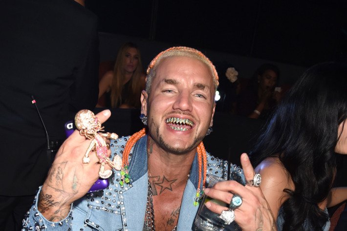 WATCH :: Riff Raff Gives Us The Weirdest Tour Of His 'Codeine Castle ...